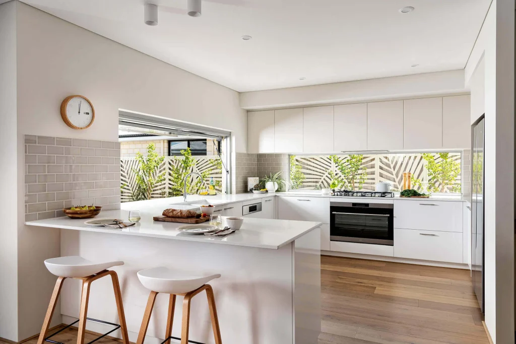 25 U-Shaped Kitchen Layouts: Pros, Cons & Design Tips - Small Space Glow